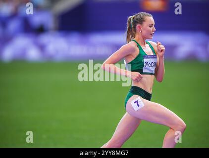 Jodie McCann participating in the 5000 metres at the Paris 2024 Olympic ...