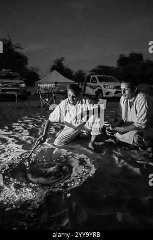 Mauritania, Azweiga, preparation and cooking of traditional desert ...