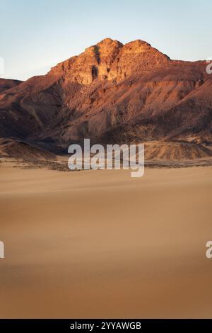 Sahara Desert Tadrart Rouge in Southern Algeria Stock Photo - Alamy