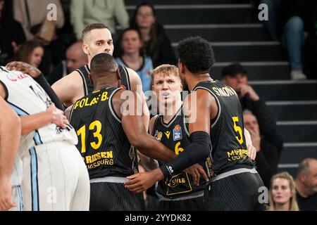 Hamburg, Deutschland. 21st Dec, 2024. Johannes Patrick (MHP Riesen Ludwigsburg, #06) beim ...