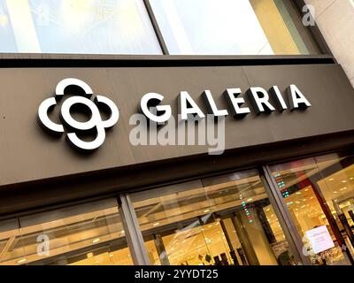 Eingang Logo Warenhaus GALERIA *** GALERIA department store logo ...