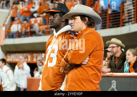 Los Angeles Chargers kicker Cameron Dicker warms up before an NFL ...