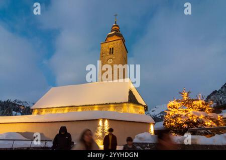 winter in Lech, church Lech, Christmas market Lech Arlberg Vorarlberg ...