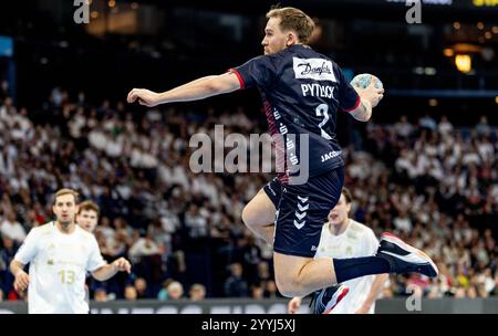 22 December 2024, Hamburg: Handball: Bundesliga, HSV Hamburg - SG ...