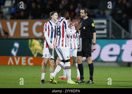 TILBURG - (l-r) Jeremy Bokila of Willem II, Thomas Beelen of Feyenoord ...