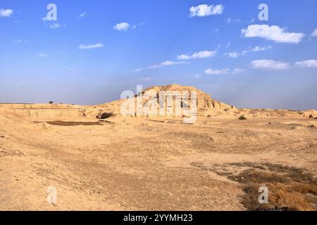 Ancient ruins in Uruk, Iraq reveal structures and foundations under a ...