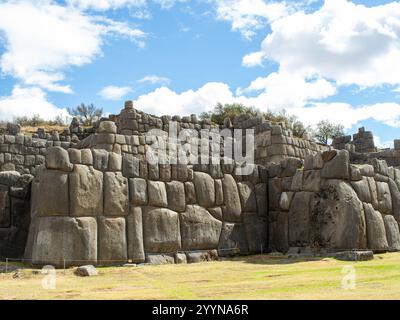 Detail of a wall of Saqsaywaman incan temple in Cusco Stock Photo - Alamy