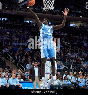 North Carolina guard Drake Powell (9) and guard Cade Tyson (5) and ...
