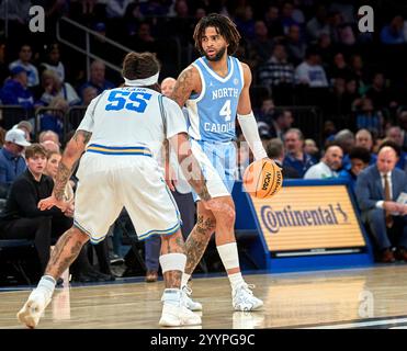 UCLA Bruins guard Skyy Clark (55) dribbles the ball against Minnesota ...
