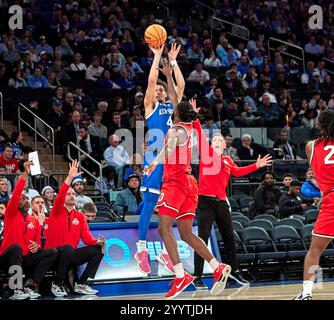 Kentucky guard Koby Brea (4) shoots the ball over Vanderbilt guard ...