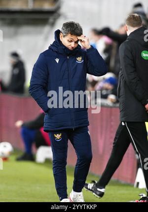St Johnstone manager Simo Valakari during the William Hill Premiership ...
