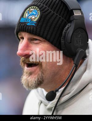 Detroit Lions head coach Dan Campbell on the sideline against the ...