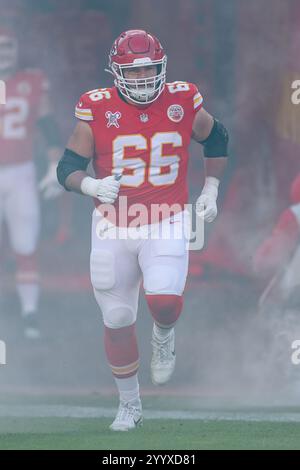 Kansas City Chiefs guard Mike Caliendo (66) prepares to block against ...