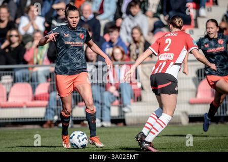 Sara Thrige (PSV Eindhoven, #02) on the ball, MLT, Wolfsburg vs PSV ...