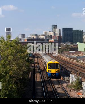 London Overground class 378 Capital star train arriving at Wandsworth ...