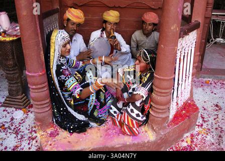 Kalbeliya singers singing of holi festival songs ; Jodhpur ; Rajasthan ...