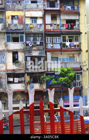 Indian chawls ; Bombay ; Mumbai ; Maharashtra ; India Stock Photo - Alamy