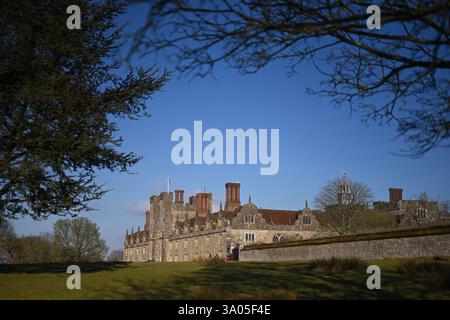 knole house and estate on a bright day Stock Photo - Alamy