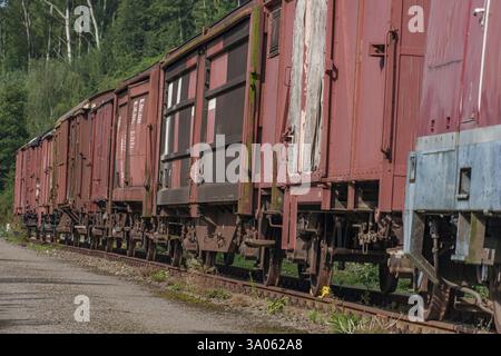 rusted wagons on rails Stock Photo - Alamy
