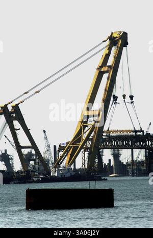 Asian Hercules 1600 Metric Tonnes Crane At Work On Bandra Sea Link ...