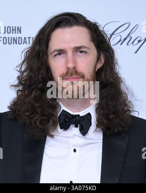 West Hollywood, USA. 29th Feb, 2024. Zooey Deschanel and Jonathan Scott ...