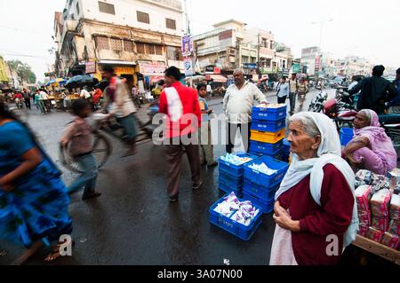 The vibrant streets in Lucknow, Uttar Pradesh, India Stock Photo - Alamy
