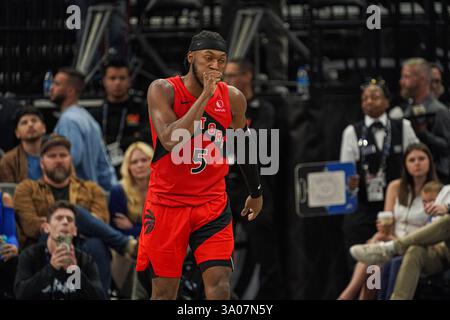 Toronto Raptors guard Immanuel Quickley (5) controls the ball as ...