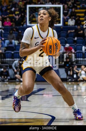 March 02 2025 Berkeley CA, USA Miami guard Hanna Cavinder (15)sits with ...