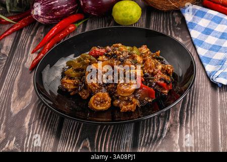 Asian cyisine - Squid with vegetables in oyser sauce Stock Photo - Alamy