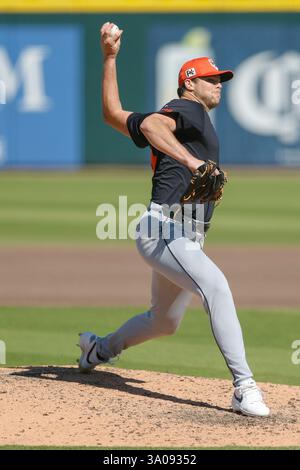Detroit Tigers pitcher Brant Hurter throws during the fourth inning in ...