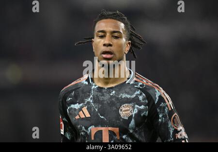 Michael OLISE (FC Bayern Munich), action, single action, single image, cutout, full-body shot ...