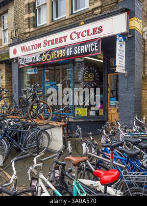 Walton Street Cycles, Jericho, Oxford Stock Photo - Alamy