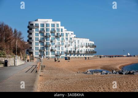 The completed Shoreline development on Folkestone beach Stock Photo - Alamy