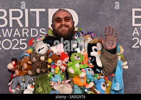***STRICTLY EDITORIAL USE ONLY*** Teddy Swims attends The BRIT Awards 2025 in London, England ...
