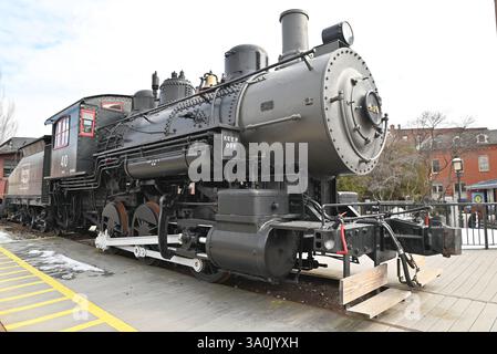Boston Maine train on tracks Stock Photo - Alamy