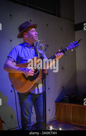 Singer, songwriter, Scott Cook with Pamela Mae in concert Stock Photo ...