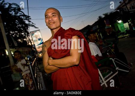 Myanmar, Tangoo, monk Stock Photo - Alamy