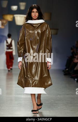 Paris, France. 04th Mar, 2025. Tems arriving at Dior show during Paris ...