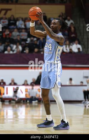 North Carolina forward Jae'Lyn Withers rebounds during the first half ...