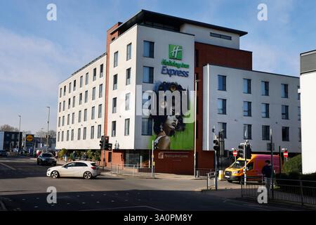 Holiday Inn Express, 33 Dunalley St, Cheltenham, Gloucestershire ...