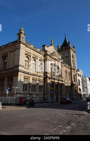 Cheltenham architecture. Public Library and The Wilson art gallery and ...
