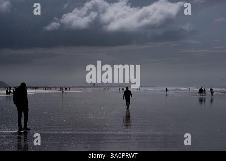 Viev to the Atlantic Ocean from the beach Stock Photo - Alamy