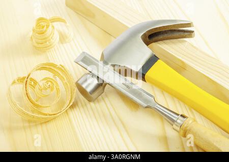 claw hammer and chisel on wooden board Stock Photo - Alamy