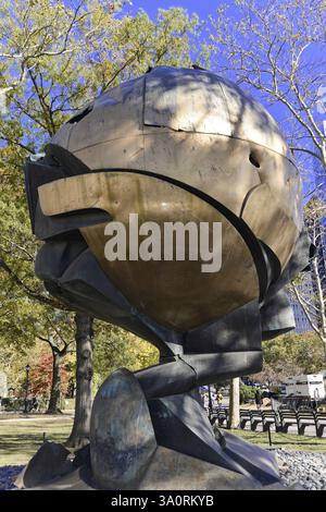 Golden sphere The Sphere by the German sculptor Fritz Koenig from the ...