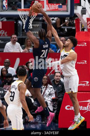 Washington Wizards forward Alex Sarr (20), and Toronto Raptors guard ...