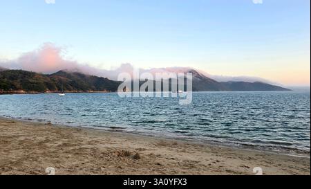 A misty afternoon around Mount Stenhouse, Lamma Island, Hong Kong Stock ...
