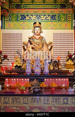 Statue of Shui Wei Sheng Niang in the Thean Hou Temple, Kuala Lumpur ...