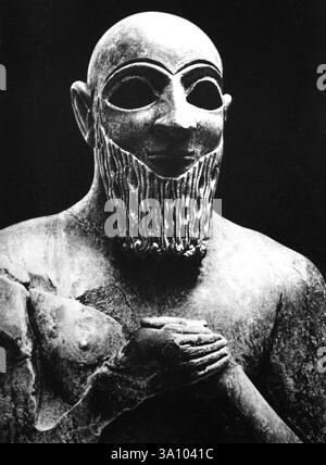 Ancient Sumerian Tell Asmar statue of God Abu, 1950s Stock Photo - Alamy