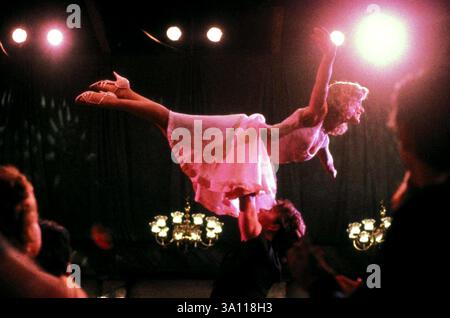 Dirty Dancing Jennifer Grey & Patrick Swayze Stock Photo - Alamy