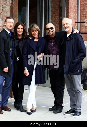 Actors Peter Scanavino, Mariska Hargitay, Wendie Malick, Ice T and ...